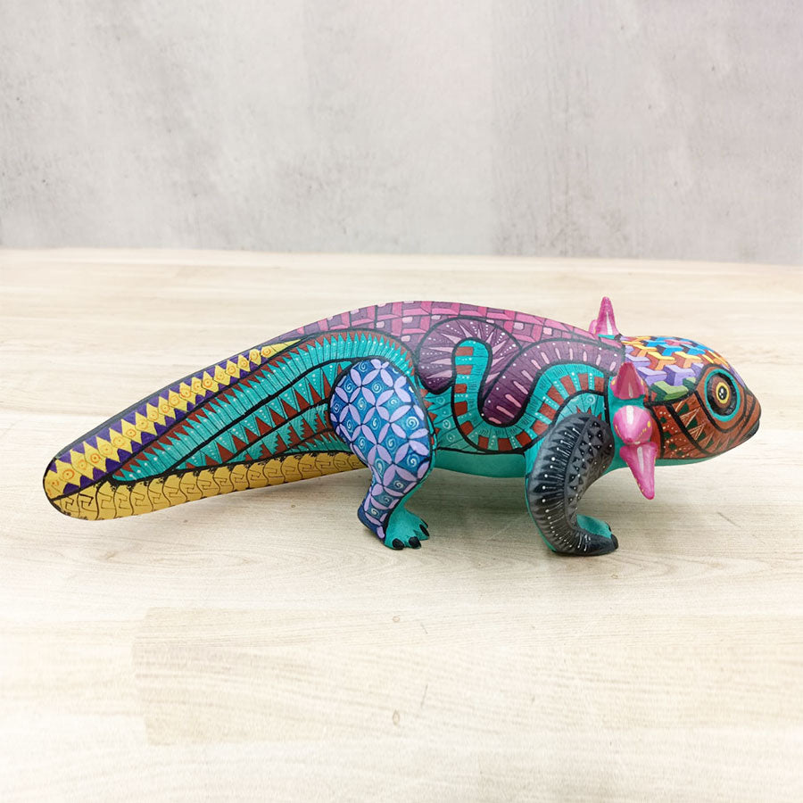 Ajolote alebrije rosa y aqua – Tikal | Artesanías Mexicanas